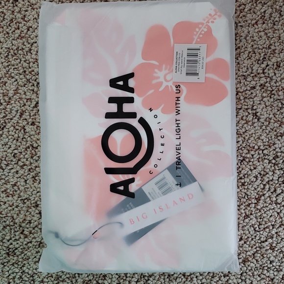 ALOHA Collection | Accessories | Nwt Aloha Collection Small Pouch Big ...
